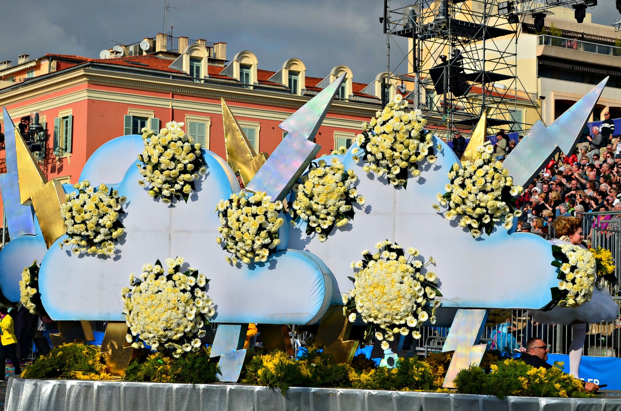 Photos That Will Make You Want to See The Nice Carnaval Battle of Flowers